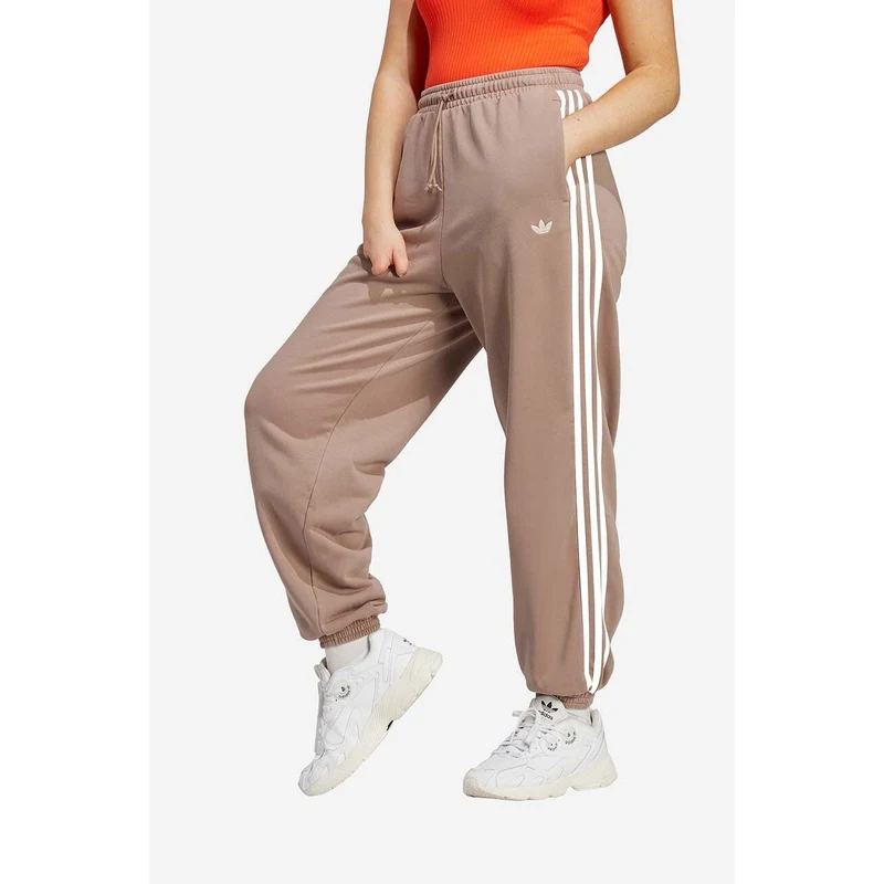 adidas Originals Спортен панталон adidas Jogger в кафяво с апликация ...