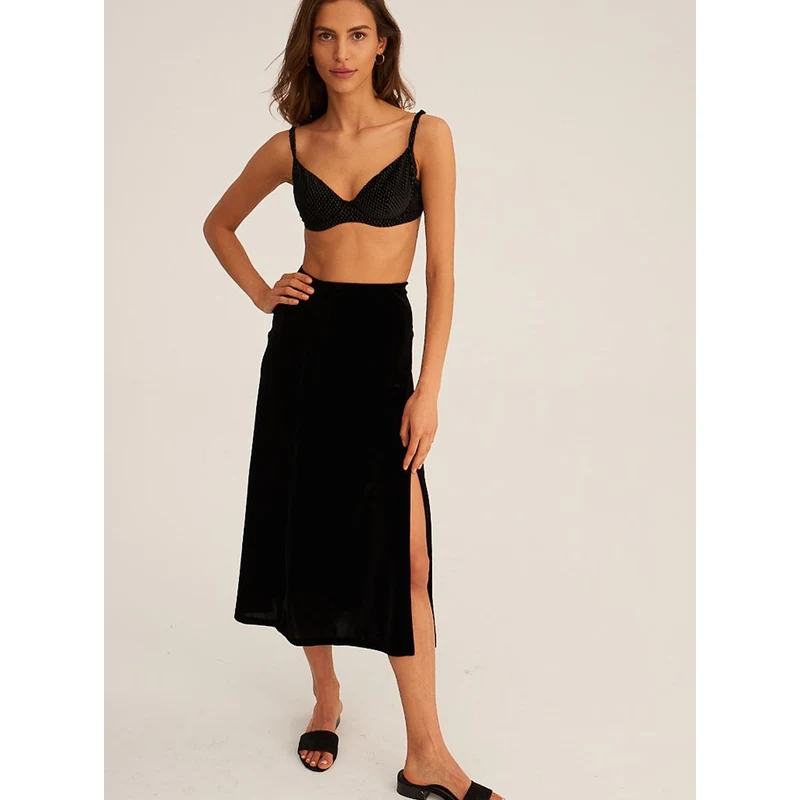 Пола Undress Code в черно среднодълъг модел със стандартна кройка - GLAMI.bg